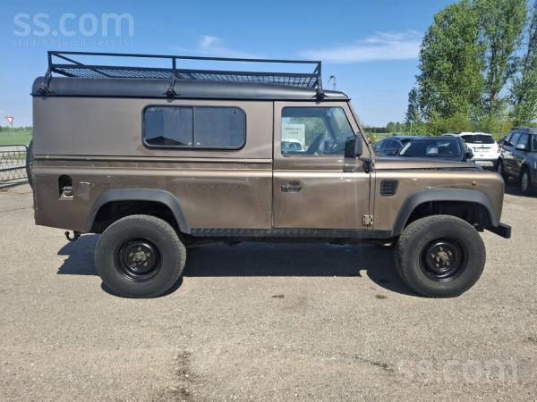 Brūns Land Rover Defender 1998 Talsi, ar dzinēja tilpumu 2.50 L un nobraukumu 182 tūkst. km par 22800 €, foto 3 vietnē AUTOMOTO.COM.LV