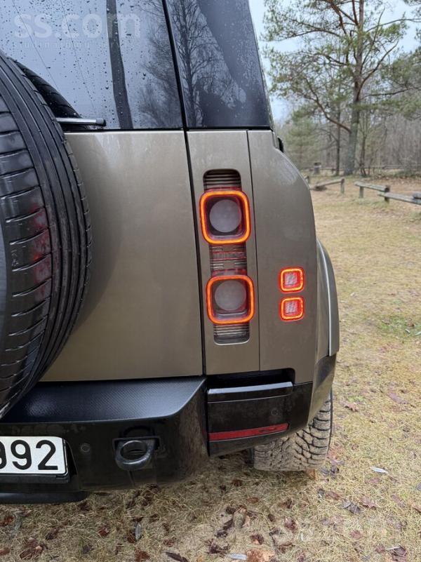 Brown Land Rover Defender 2021 in Preili, with an engine capacity of 3.00 L and mileage of 160 thousand km for 66450 €, photo 7 on AUTOMOTO.COM.LV
