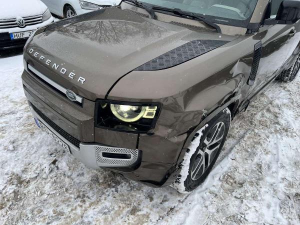 Brown Land Rover Defender 2022 in Kaunas, with an engine capacity of 3.00 L and mileage of 60 thousand km for 44900 €, photo 6 on AUTOMOTO.COM.LV