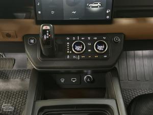 Brūns Land Rover Defender 2022 Viļņa, ar dzinēja tilpumu 3.00 L un nobraukumu 99 tūkst. km par 58000 €, foto 14 vietnē AUTOMOTO.COM.LV