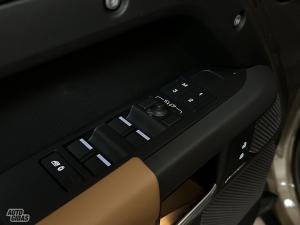 Brūns Land Rover Defender 2022 Viļņa, ar dzinēja tilpumu 3.00 L un nobraukumu 99 tūkst. km par 58000 €, foto 15 vietnē AUTOMOTO.COM.LV