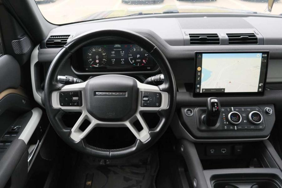 Brūns Land Rover Defender 2022 Viļņa, ar dzinēja tilpumu 3.00 L un nobraukumu 137 tūkst. km par 46950 €, foto 6 vietnē AUTOMOTO.COM.LV