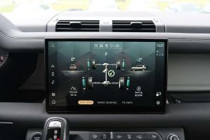 Brūns Land Rover Defender 2022 Viļņa, ar dzinēja tilpumu 3.00 L un nobraukumu 137 tūkst. km par 46950 €, foto 13 vietnē AUTOMOTO.COM.LV