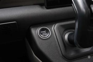 Brūns Land Rover Defender 2022 Viļņa, ar dzinēja tilpumu 3.00 L un nobraukumu 137 tūkst. km par 46950 €, foto 19 vietnē AUTOMOTO.COM.LV