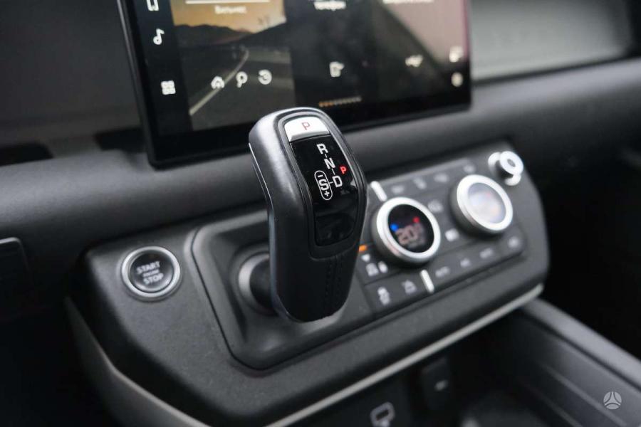 Brūns Land Rover Defender 2022 Viļņa, ar dzinēja tilpumu 3.00 L un nobraukumu 137 tūkst. km par 46950 €, foto 20 vietnē AUTOMOTO.COM.LV