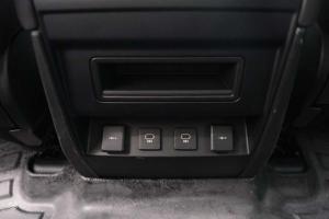 Brūns Land Rover Defender 2022 Viļņa, ar dzinēja tilpumu 3.00 L un nobraukumu 137 tūkst. km par 46950 €, foto 30 vietnē AUTOMOTO.COM.LV