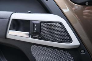 Brūns Land Rover Defender 2022 Viļņa, ar dzinēja tilpumu 3.00 L un nobraukumu 137 tūkst. km par 46950 €, foto 33 vietnē AUTOMOTO.COM.LV