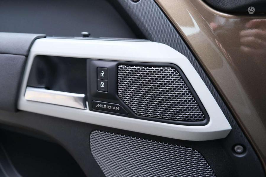 Brūns Land Rover Defender 2022 Viļņa, ar dzinēja tilpumu 3.00 L un nobraukumu 137 tūkst. km par 46950 €, foto 33 vietnē AUTOMOTO.COM.LV