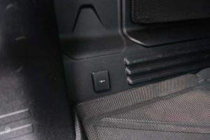 Brūns Land Rover Defender 2022 Viļņa, ar dzinēja tilpumu 3.00 L un nobraukumu 137 tūkst. km par 46950 €, foto 35 vietnē AUTOMOTO.COM.LV