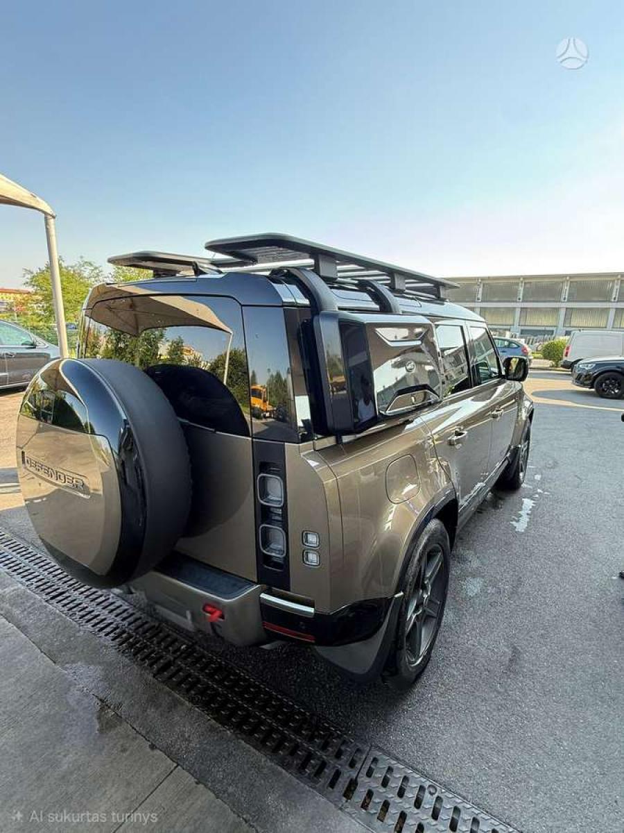 Brown Land Rover Defender 2024 in Siauliai, with an engine capacity of 3.00 L and mileage of 125 thousand km for 68000 €, photo 3 on AUTOMOTO.COM.LV