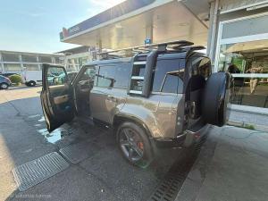 Brown Land Rover Defender 2024 in Siauliai, with an engine capacity of 3.00 L and mileage of 125 thousand km for 68000 €, photo 4 on AUTOMOTO.COM.LV