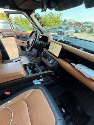 Brown Land Rover Defender 2024 in Siauliai, with an engine capacity of 3.00 L and mileage of 125 thousand km for 68000 €, photo 7 on AUTOMOTO.COM.LV