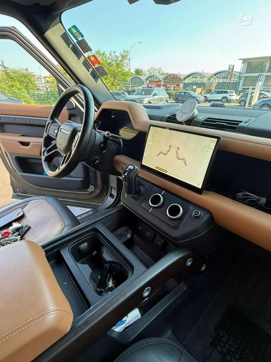 Brown Land Rover Defender 2024 in Siauliai, with an engine capacity of 3.00 L and mileage of 125 thousand km for 68000 €, photo 9 on AUTOMOTO.COM.LV