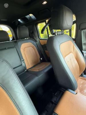 Brown Land Rover Defender 2024 in Siauliai, with an engine capacity of 3.00 L and mileage of 125 thousand km for 68000 €, photo 12 on AUTOMOTO.COM.LV