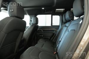 Brown Land Rover Defender 2025 in Riga, with an engine capacity of 3.00 L and mileage of 15 thousand km for 69990 €, photo 13 on AUTOMOTO.COM.LV