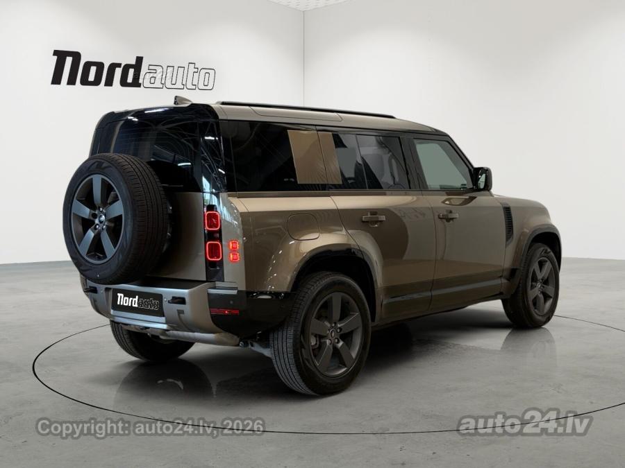 Brūns Land Rover Defender 2025 Tallina, ar dzinēja tilpumu 3.00 L un nobraukumu 19 tūkst. km par 71900 €, foto 3 vietnē AUTOMOTO.COM.LV