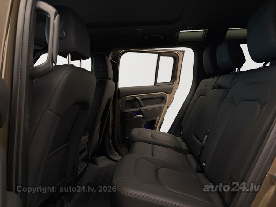 Brūns Land Rover Defender 2025 Tallina, ar dzinēja tilpumu 3.00 L un nobraukumu 19 tūkst. km par 71900 €, foto 7 vietnē AUTOMOTO.COM.LV