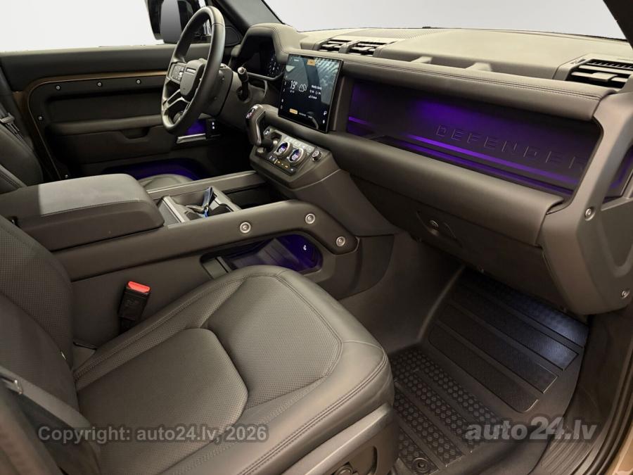 Brūns Land Rover Defender 2025 Tallina, ar dzinēja tilpumu 3.00 L un nobraukumu 19 tūkst. km par 71900 €, foto 10 vietnē AUTOMOTO.COM.LV