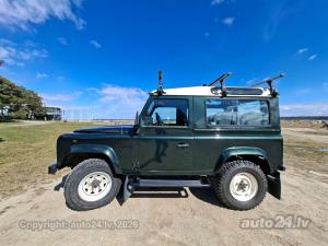 Land Rover Defender 1997 Tallina, ar dzinēja tilpumu 2.50 L un nobraukumu 240 tūkst. km par 15000 €, foto  vietnē AUTOMOTO.COM.LV