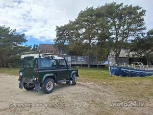 Land Rover Defender 1997 Tallina, ar dzinēja tilpumu 2.50 L un nobraukumu 240 tūkst. km par 15000 €, foto 4 vietnē AUTOMOTO.COM.LV