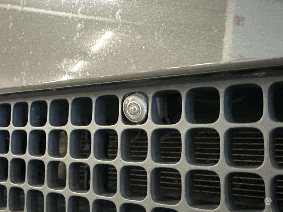 Land Rover Defender 2021 in Vilnius, with an engine capacity of 3.00 L and mileage of 167 thousand km for 40000 €, photo 13 on AUTOMOTO.COM.LV