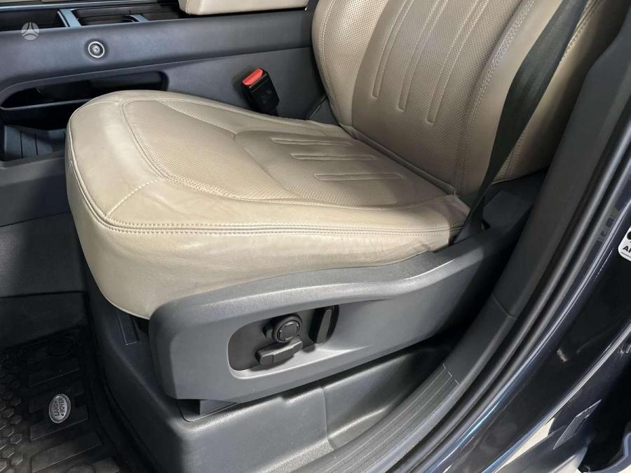 Land Rover Defender 2021 in Vilnius, with an engine capacity of 3.00 L and mileage of 167 thousand km for 40000 €, photo 17 on AUTOMOTO.COM.LV