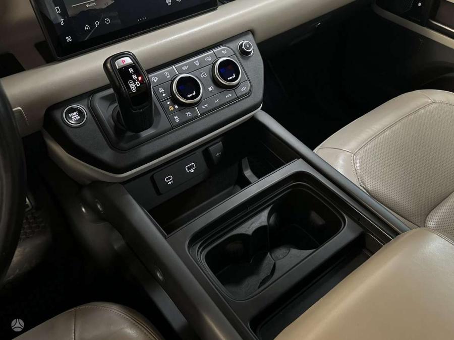 Land Rover Defender 2021 in Vilnius, with an engine capacity of 3.00 L and mileage of 167 thousand km for 40000 €, photo 20 on AUTOMOTO.COM.LV
