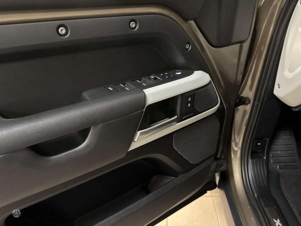 Land Rover Defender 2022 Viļņa, ar dzinēja tilpumu 3.00 L un nobraukumu 103 tūkst. km par 57000 €, foto 10 vietnē AUTOMOTO.COM.LV