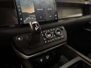 Land Rover Defender 2022 Viļņa, ar dzinēja tilpumu 3.00 L un nobraukumu 103 tūkst. km par 57000 €, foto 15 vietnē AUTOMOTO.COM.LV