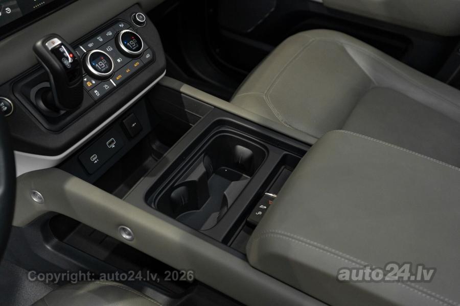 Land Rover Defender 2024 in Riga, with an engine capacity of 3.00 L and mileage of 42 thousand km for 65000 €, photo 29 on AUTOMOTO.COM.LV