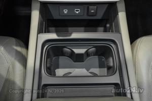 Land Rover Defender 2024 in Riga, with an engine capacity of 3.00 L and mileage of 42 thousand km for 65000 €, photo 30 on AUTOMOTO.COM.LV