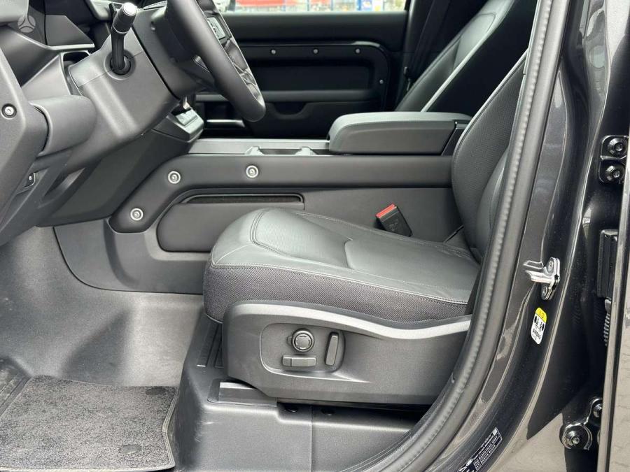 Land Rover Defender 2025 Viļņa, ar dzinēja tilpumu 3.00 L un nobraukumu 20 tūkst. km par 90500 €, foto 11 vietnē AUTOMOTO.COM.LV