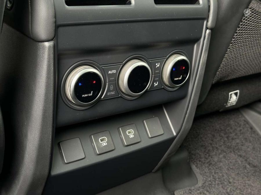 Land Rover Defender 2025 Viļņa, ar dzinēja tilpumu 3.00 L un nobraukumu 20 tūkst. km par 90500 €, foto 14 vietnē AUTOMOTO.COM.LV