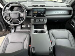 Land Rover Defender 2025 Viļņa, ar dzinēja tilpumu 3.00 L un nobraukumu 20 tūkst. km par 90500 €, foto 15 vietnē AUTOMOTO.COM.LV
