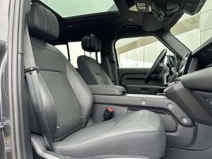 Land Rover Defender 2025 Viļņa, ar dzinēja tilpumu 3.00 L un nobraukumu 20 tūkst. km par 90500 €, foto 16 vietnē AUTOMOTO.COM.LV