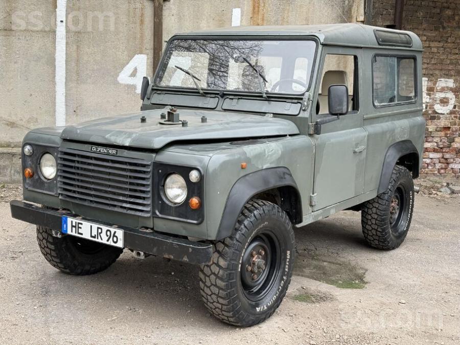 Zaļš Land Rover Defender 1996 Rīga, ar dzinēja tilpumu 2.50 L un nobraukumu 250 tūkst. km par 4000 €, foto 1 vietnē AUTOMOTO.COM.LV