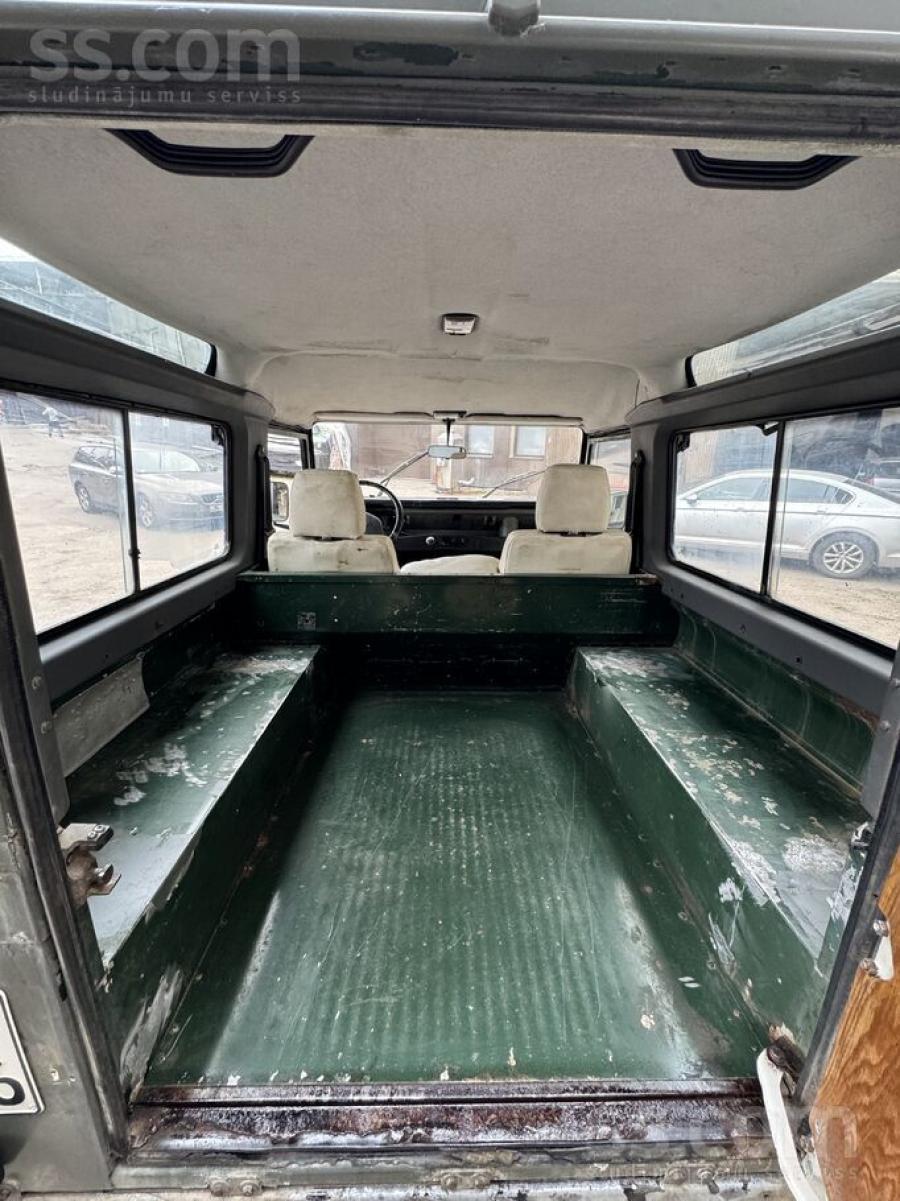 Zaļš Land Rover Defender 1996 Rīga, ar dzinēja tilpumu 2.50 L un nobraukumu 250 tūkst. km par 4000 €, foto 8 vietnē AUTOMOTO.COM.LV