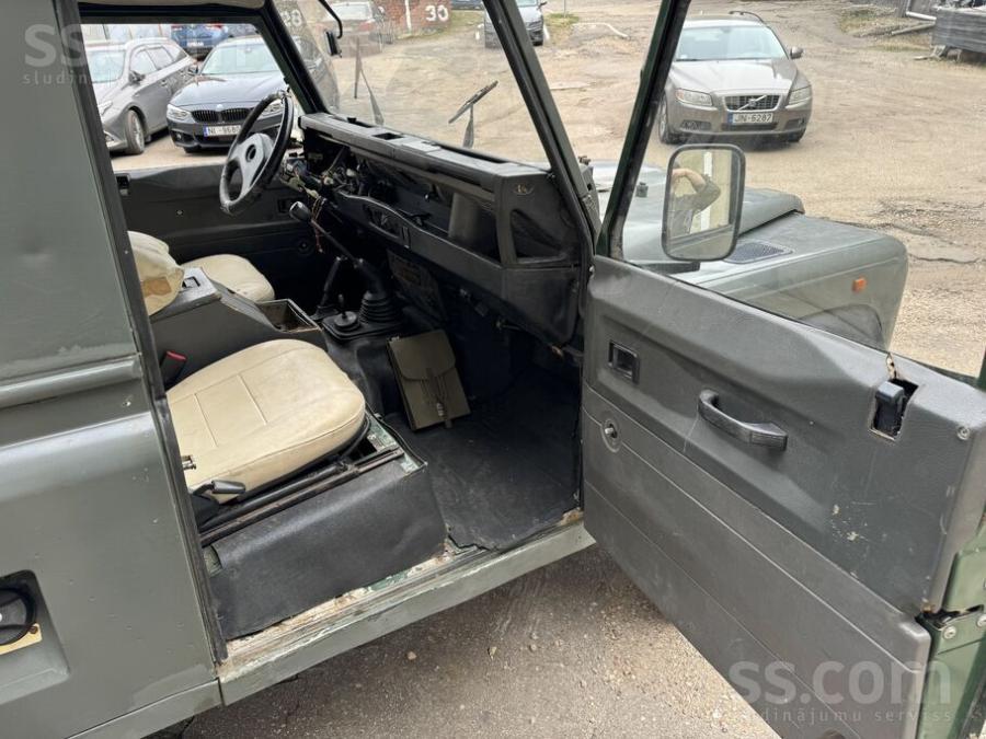Zaļš Land Rover Defender 1996 Rīga, ar dzinēja tilpumu 2.50 L un nobraukumu 250 tūkst. km par 4000 €, foto 10 vietnē AUTOMOTO.COM.LV