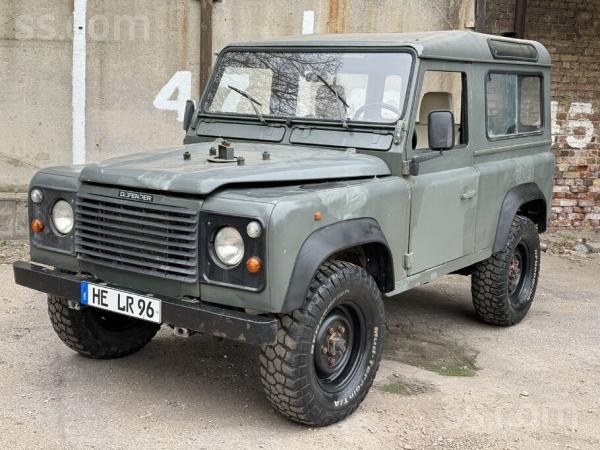 Zaļš Land Rover Defender 1996 Rīga, ar dzinēja tilpumu 2.50 L un nobraukumu 250 tūkst. km par 4000 €, foto 1 vietnē AUTOMOTO.COM.LV