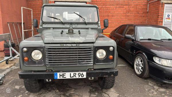 Green Land Rover Defender 1997 in Riga, with an engine capacity of 2.50 L and mileage of 250 thousand km for 5000 €, photo 5 on AUTOMOTO.COM.LV