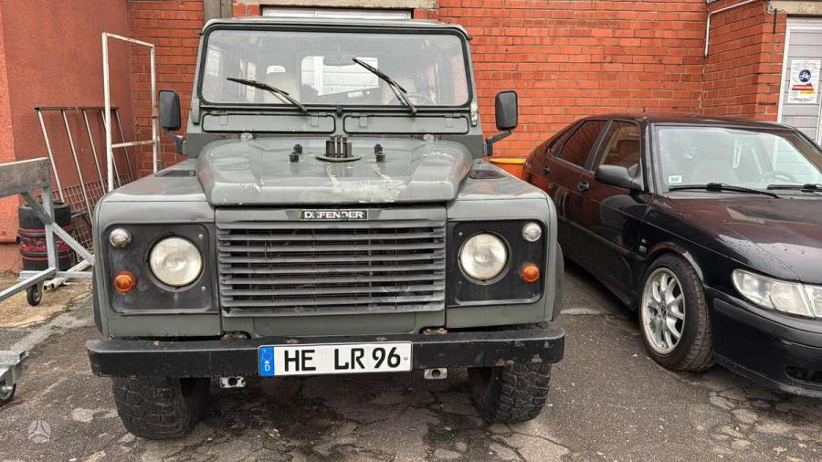 Green Land Rover Defender 1997 in Riga, with an engine capacity of 2.50 L and mileage of 250 thousand km for 5000 €, photo 5 on AUTOMOTO.COM.LV