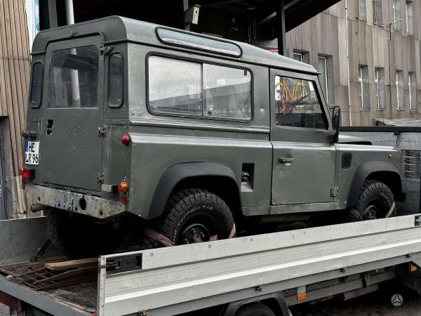 Green Land Rover Defender 1997 in Riga, with an engine capacity of 2.50 L and mileage of 250 thousand km for 5000 €, photo 8 on AUTOMOTO.COM.LV