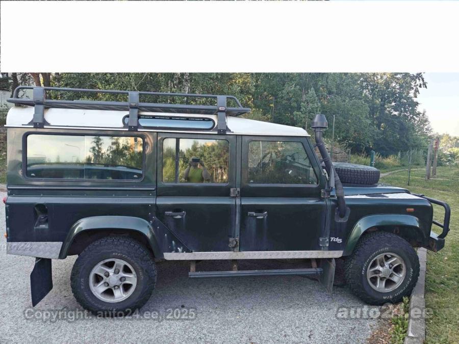 Zaļš Land Rover Defender 2002 Tallina, ar dzinēja tilpumu 2.50 L un nobraukumu 142 tūkst. km par 14999 €, foto 3 vietnē AUTOMOTO.COM.LV