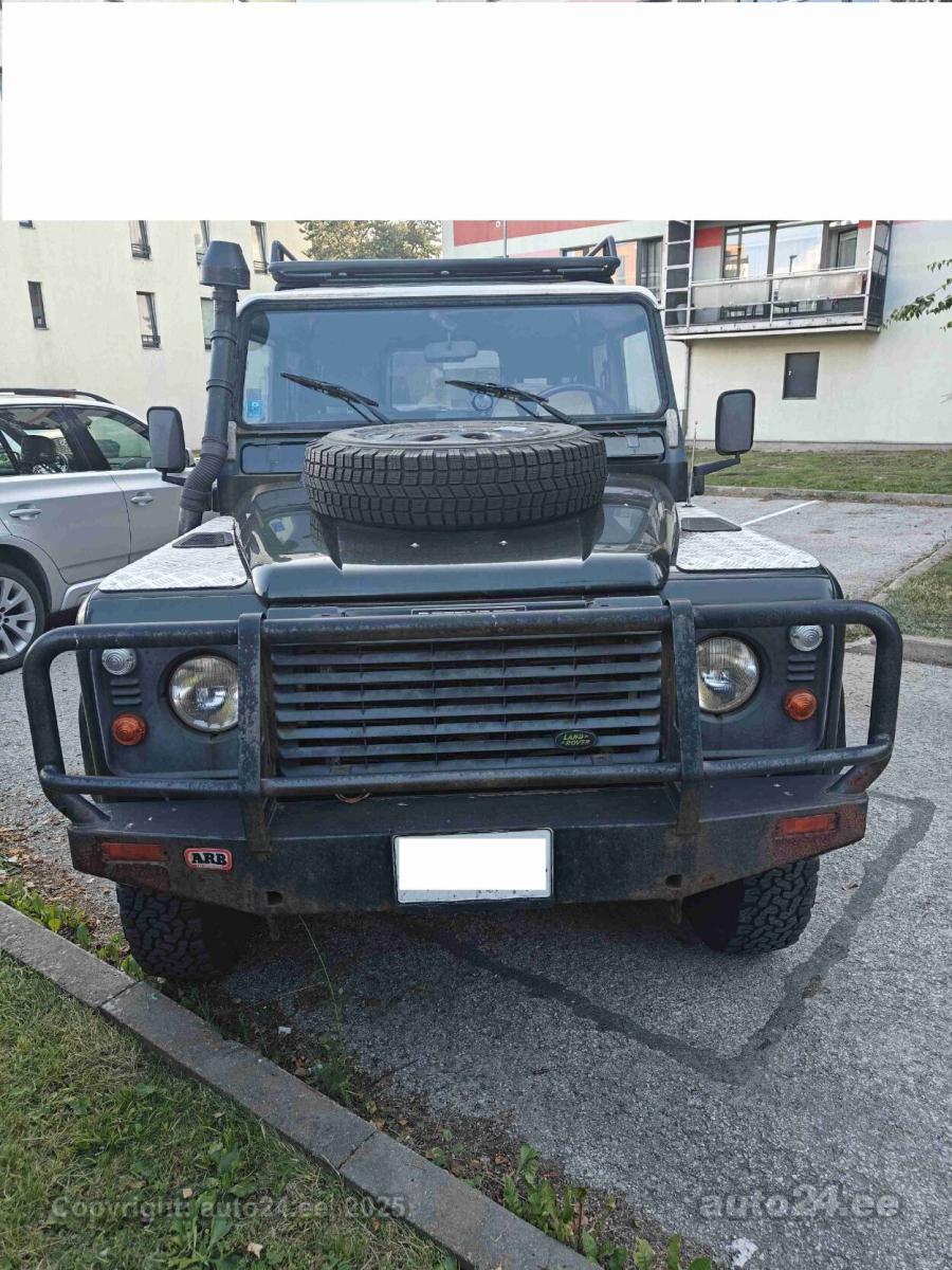 Zaļš Land Rover Defender 2002 Tallina, ar dzinēja tilpumu 2.50 L un nobraukumu 142 tūkst. km par 14999 €, foto 4 vietnē AUTOMOTO.COM.LV