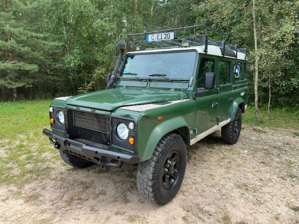 Zaļš Land Rover Defender 2002 Viļņa, ar dzinēja tilpumu 2.50 L un nobraukumu 390 tūkst. km par 10700 €, foto 3 vietnē AUTOMOTO.COM.LV