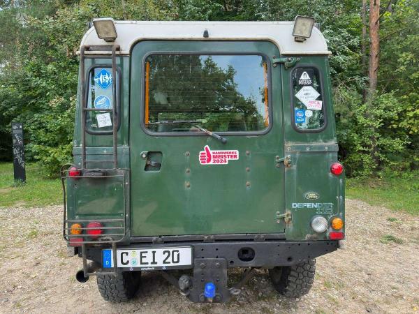 Zaļš Land Rover Defender 2002 Viļņa, ar dzinēja tilpumu 2.50 L un nobraukumu 390 tūkst. km par 10700 €, foto 7 vietnē AUTOMOTO.COM.LV