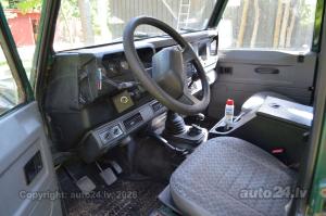 Zaļš Land Rover Defender 2003 Kuresāre, ar dzinēja tilpumu 2.50 L un nobraukumu 256 tūkst. km par 9000 €, foto 4 vietnē AUTOMOTO.COM.LV