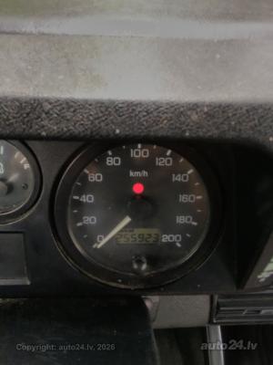 Zaļš Land Rover Defender 2003 Kuresāre, ar dzinēja tilpumu 2.50 L un nobraukumu 256 tūkst. km par 9000 €, foto 14 vietnē AUTOMOTO.COM.LV