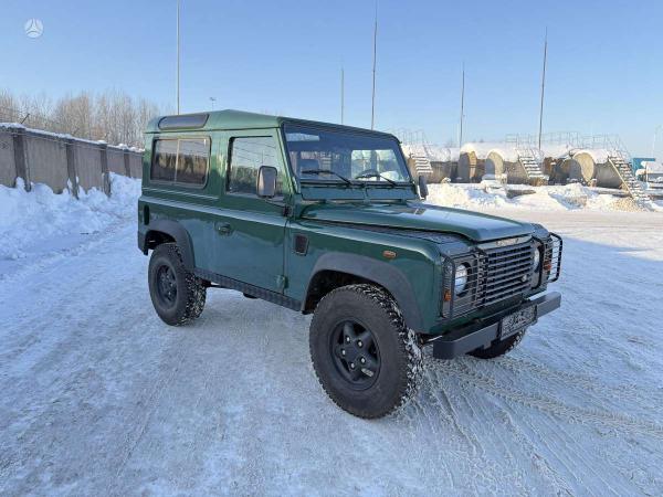 Green Land Rover Defender 2004 in Telschi, with an engine capacity of 2.50 L and mileage of 320 thousand km for 19800 €, photo 1 on AUTOMOTO.COM.LV