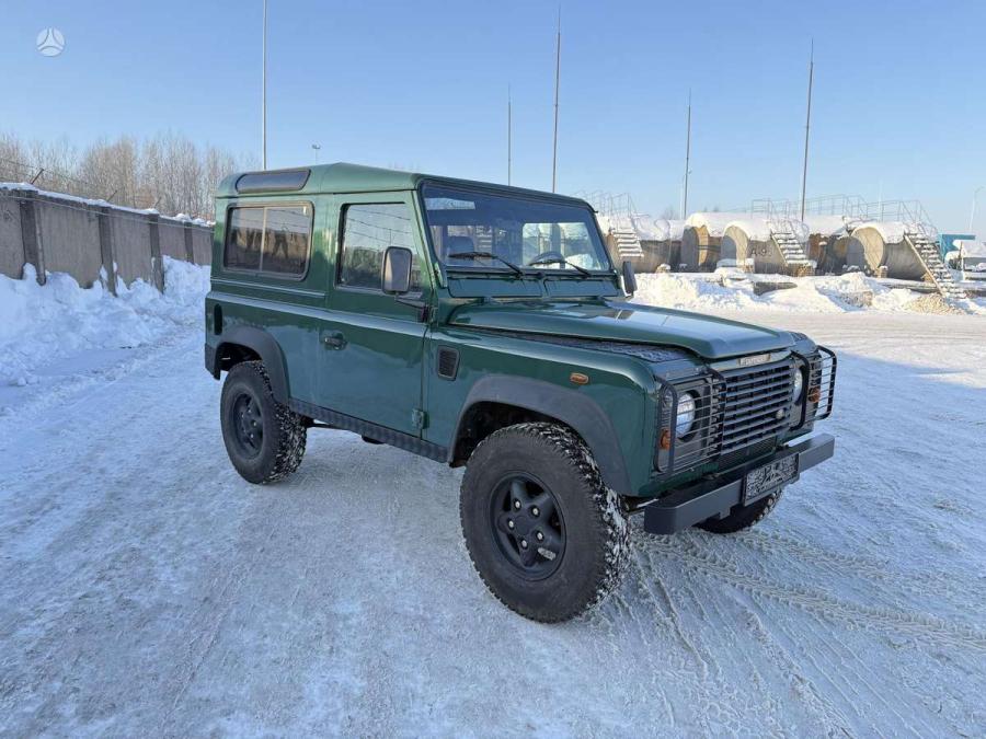 Green Land Rover Defender 2004 in Telschi, with an engine capacity of 2.50 L and mileage of 320 thousand km for 19800 €, photo 1 on AUTOMOTO.COM.LV